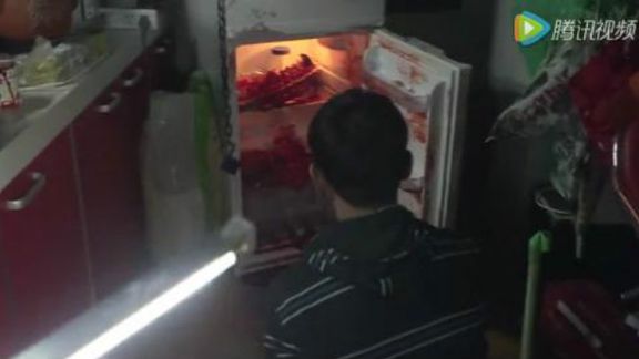 弟弟被病毒感染,监狱逃犯喂他吃人肉!