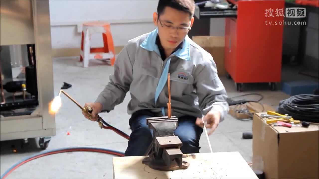 伟煌科技 冷冻系统 铜管焊接工序 焊接中