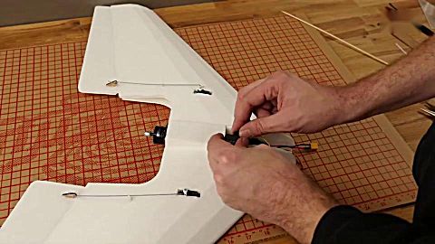 尘飞航模)FT Mighty Mini Arrow小穿越飞翼制作视频_高清