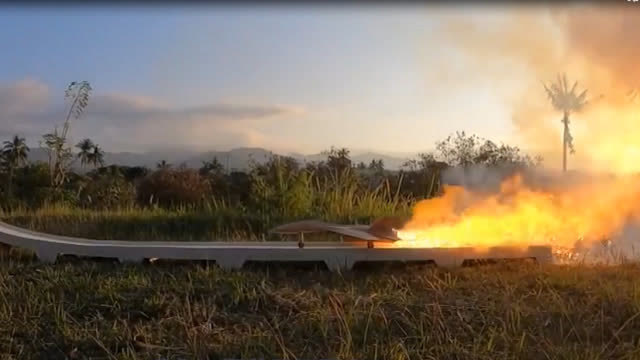 小伙用10万根小火柴做火箭推进器,能否成功?