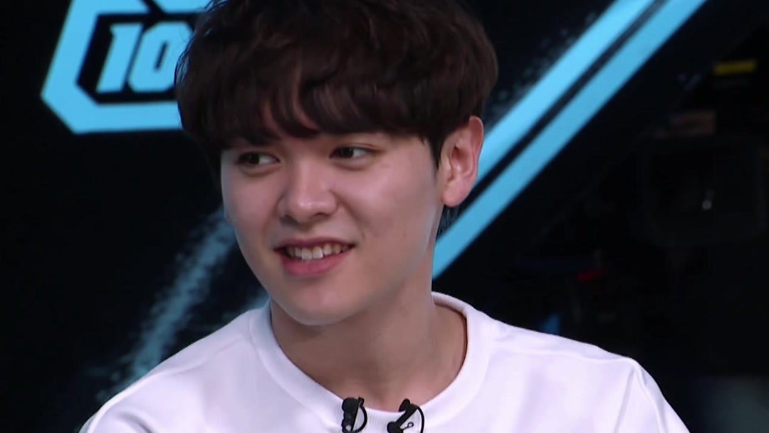 秦奋二话不说上来就公主抱 拉丁小王子同台表演引起高潮氛围