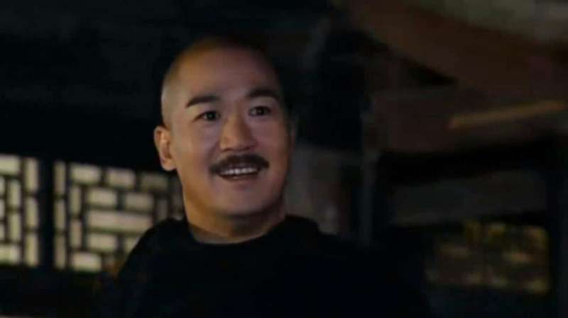 康熙:皇上夜遇一女子,竟和宜妃长得一模一样,惊讶之余高兴极了