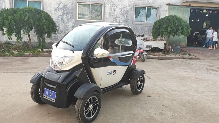 城市小精灵,两门三座,自动档杆,操作简单,续航100里路