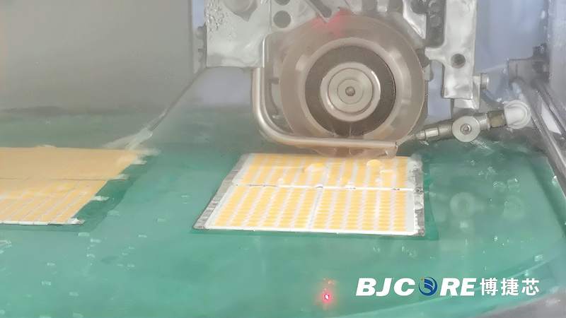 博捷芯划片机 LED灯珠EMC支架精密切割 LX3352半自动切割机