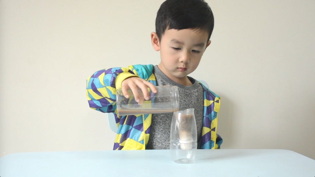 爸爸实验室 第41集 在家也能净化水带着孩子做个简易净水器