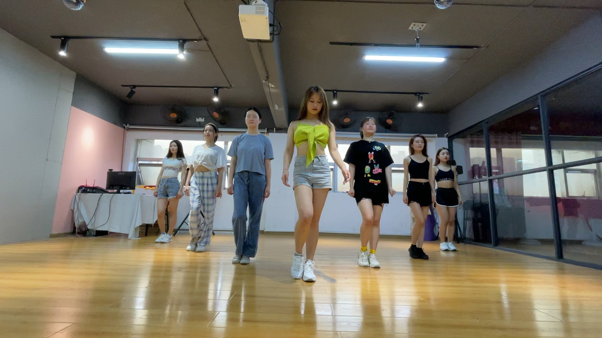 零基础简单易学的舞蹈快学起来吧