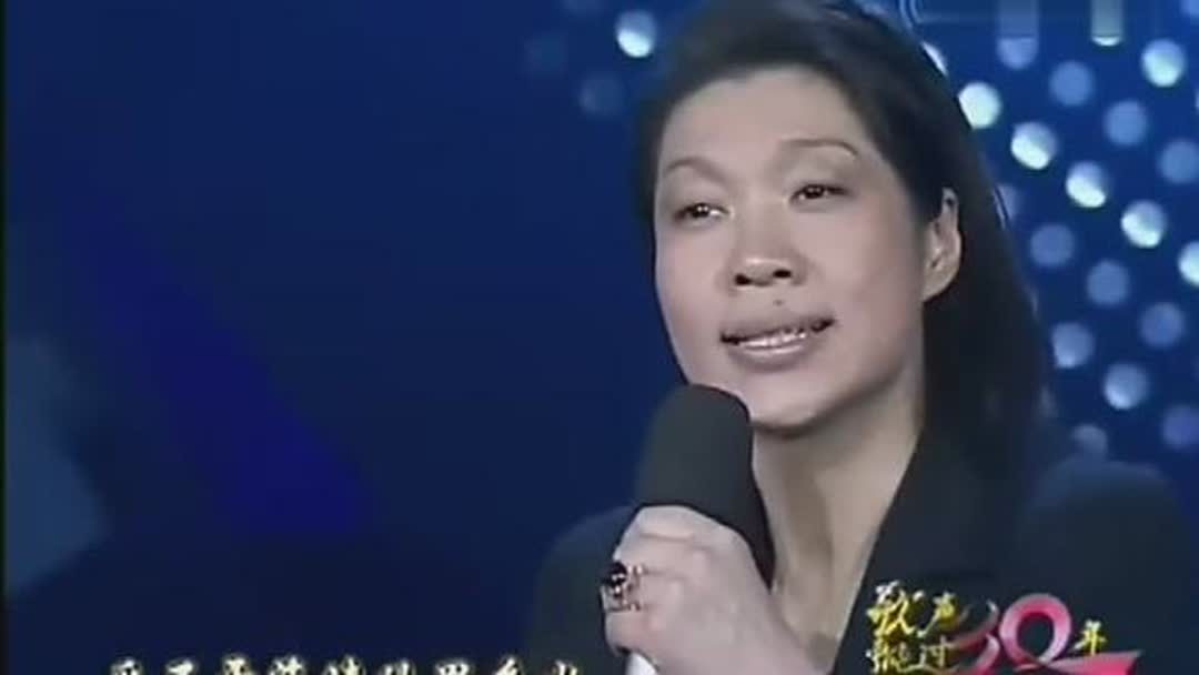 阔别舞台多年的张暴默再次演唱《鼓浪屿之波》,太经典了!