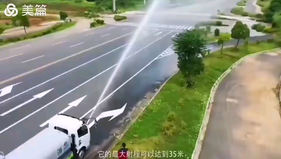 国六9方洒水车作业示范