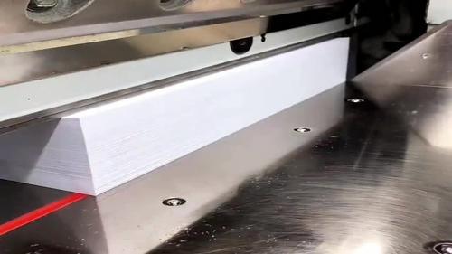 一直都不知道书本是怎样制作的,眼前的這一幕,解开了心中的疑惑!