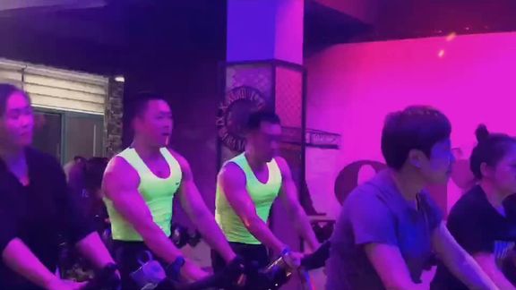 #动感单车 #嗨翻全场 #气氛搞起来 #舞动青春活力 摇起来ߤ�ߔ