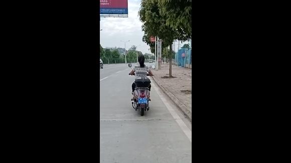 你的电动车牌是什么颜色?