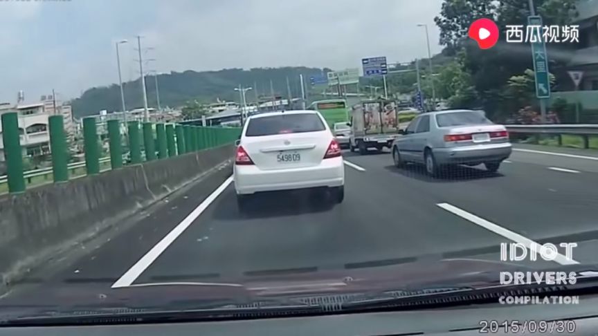 严重车祸交通事故行车记录仪录像稍有分心,灾难立刻降临你身边