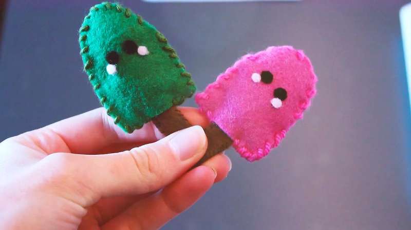 手工制作冰淇淋毛绒玩具,很小巧可爱