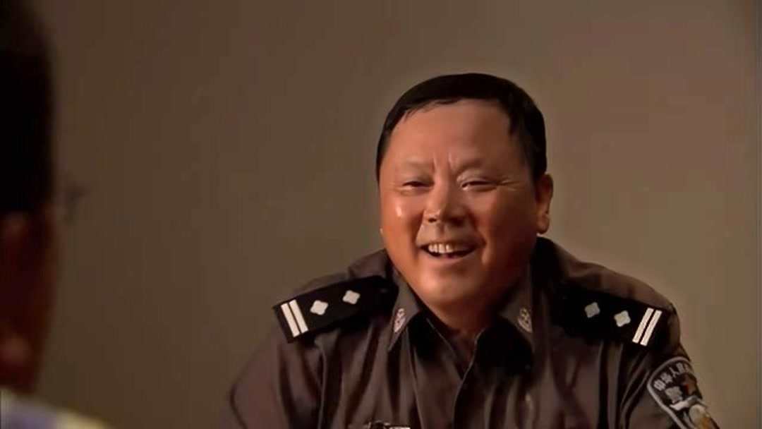 大漠高墙:男子为得到一份工作,他竟做出违反职业道德的事!