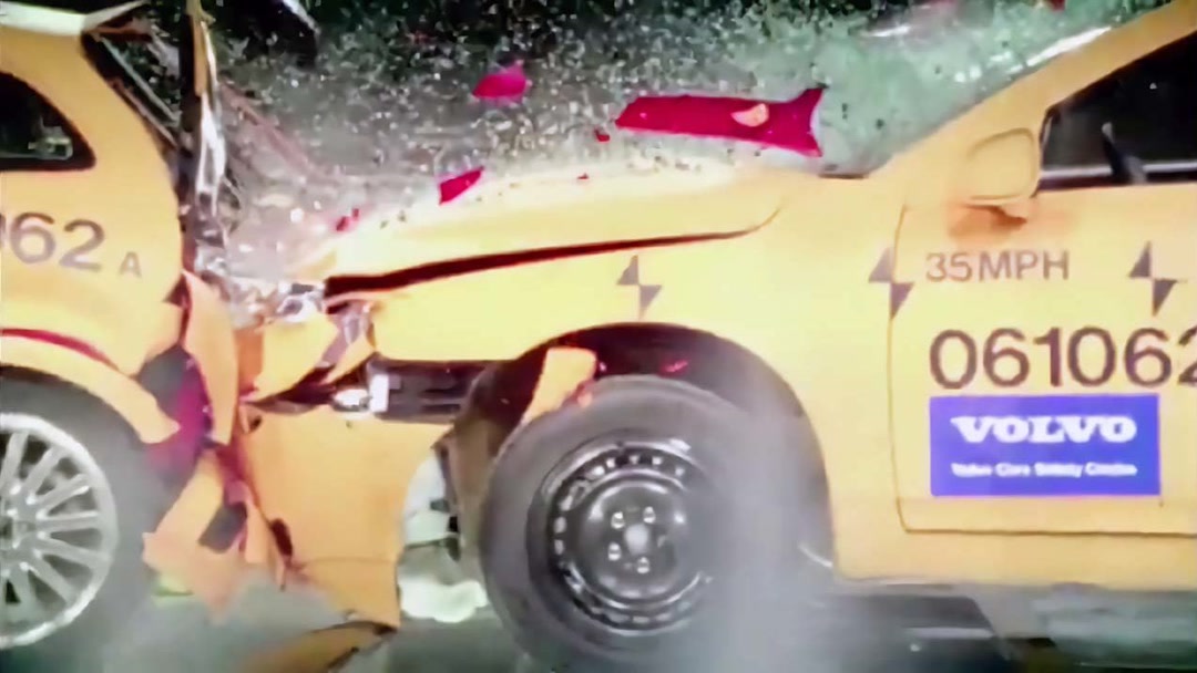 不愧是汽车中的坦克,除了沃尔沃,谁敢做这个汽车碰撞测试