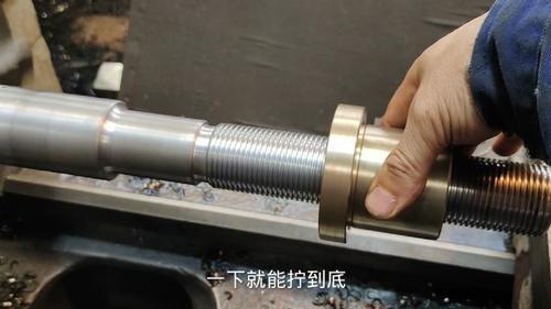 你们认为车梯形螺纹用合金刀好还是白钢刀好呢