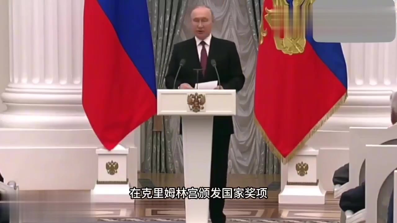 普京授予车臣总统拉姆赞·卡德罗夫的妻子"母亲女英雄"称号