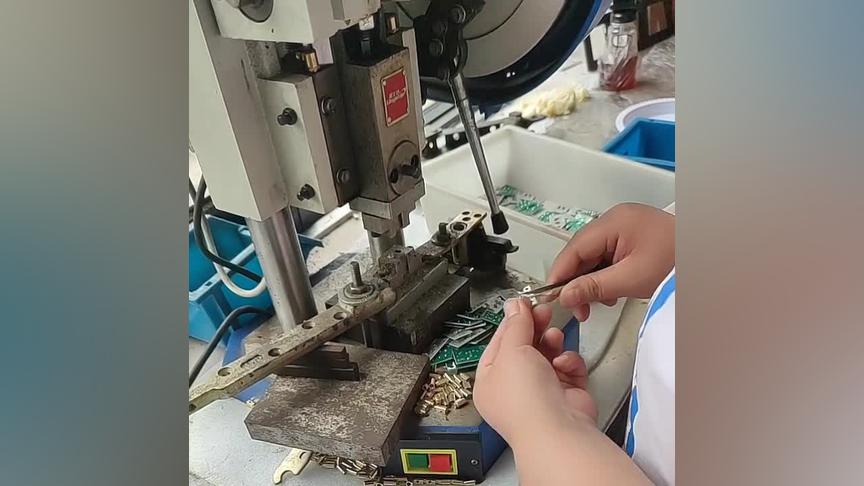 锦迈小调速开关模块部分人工生产过程,质量保证的基础