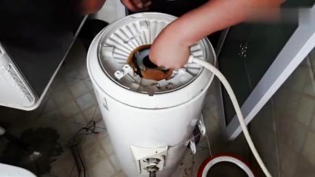 拆解海尔统帅热水器,使用六年啦面脏的有些吓人,你瞅瞅有没有