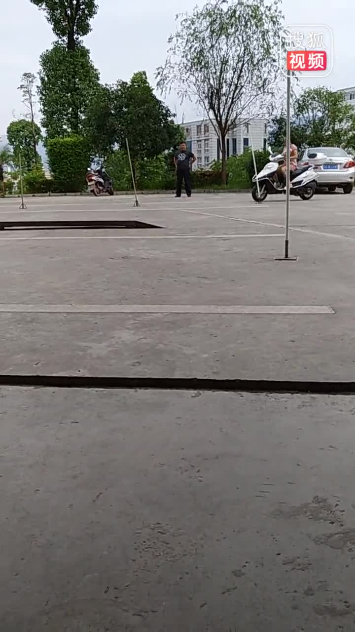 摩托车三轮车科目二三路考绕弯单边桥 补考队战况惨烈 拍客四寸土