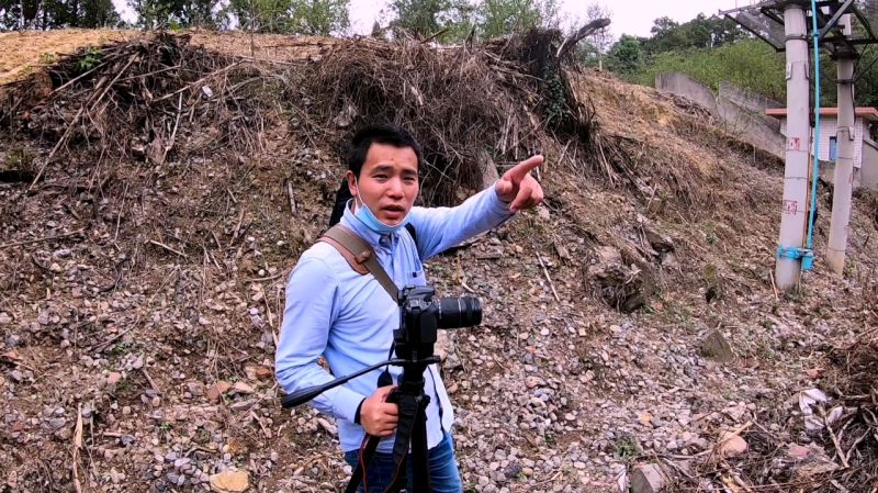 成都到攀枝花的火车进入隧道时车底发出奇怪的光,不知是什么现象