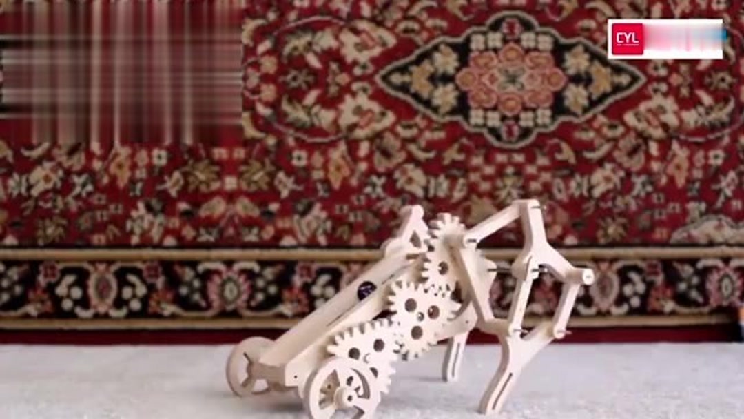 牛人自制精密的木质传动机械, 看起来有一种诡异的感觉!