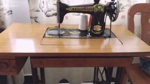 一台70年代上海飞鸽牌缝纫机,现在值多少钱?说出来你可能不信!