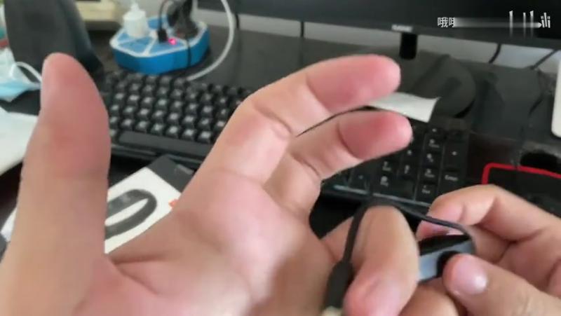 「小米手环4」开箱,第一次碰这种,刚入手,我不会用…