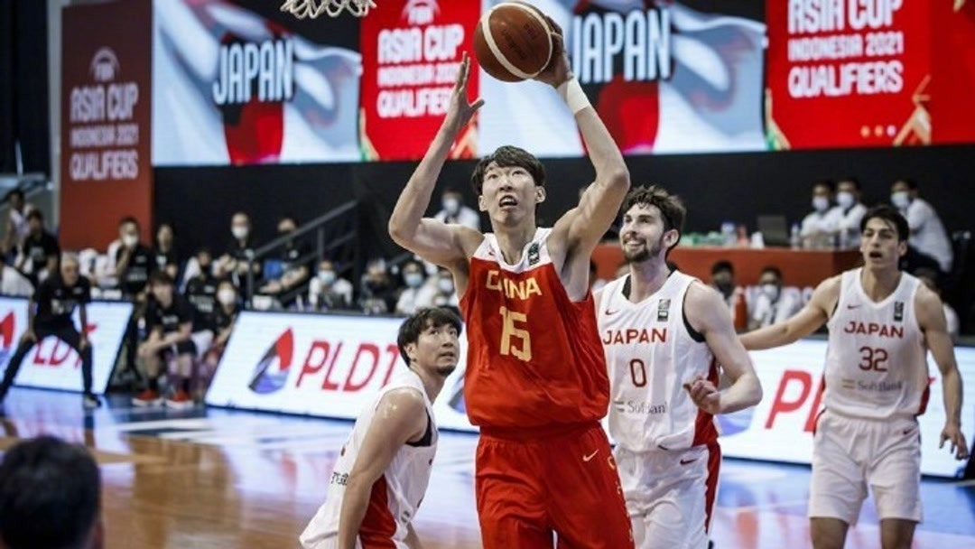 周琦复出砍18+12 中国男篮逆转双杀日本