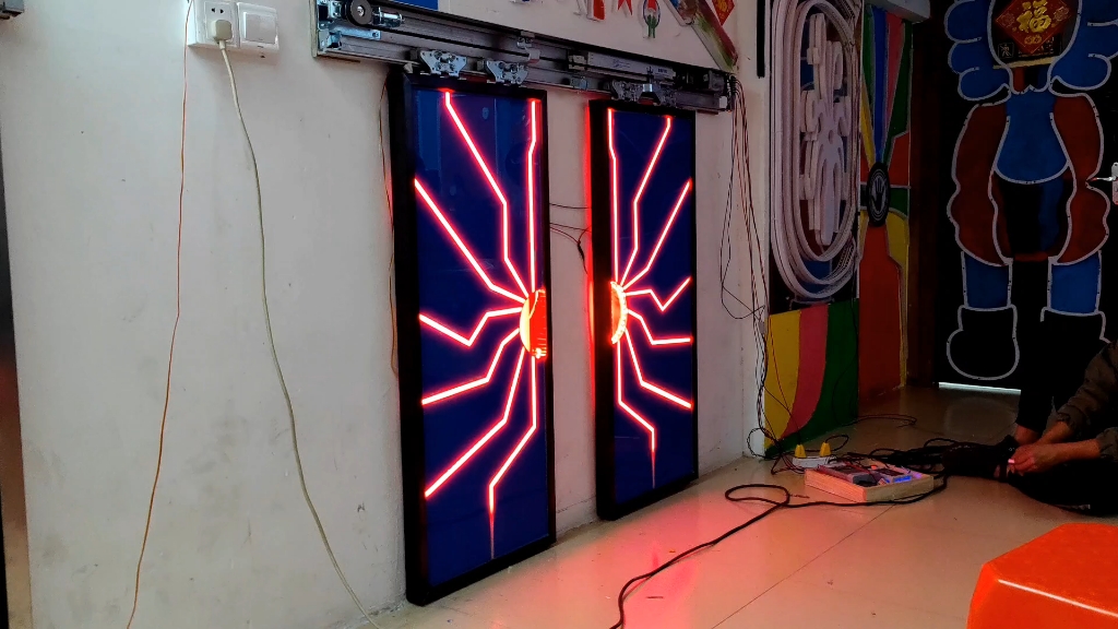 ...玻璃,白色灯条图案设计#现场实拍 总有一款适合你 网红门 科技感应门