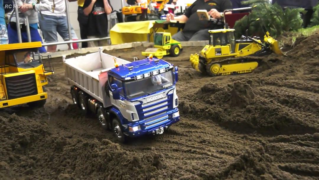 RC模型:这么多汽车真气派,工作起来一点不含糊,价格一定不便