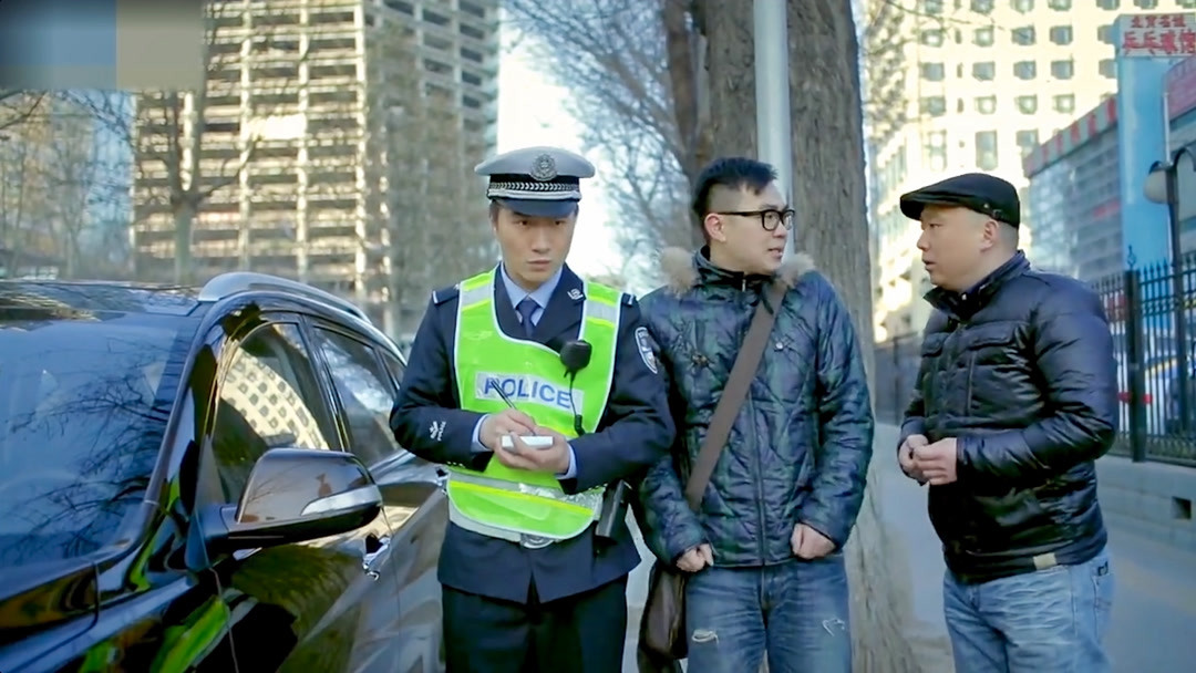 盘点“搞笑开罚单”:毛台停车吃饭,就是不听老板忠告被贴了罚单