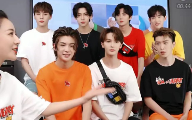 [乐华七子NEXT]0513薇娅直播间特步代言直播,7个人700张嘴哈哈哈,...