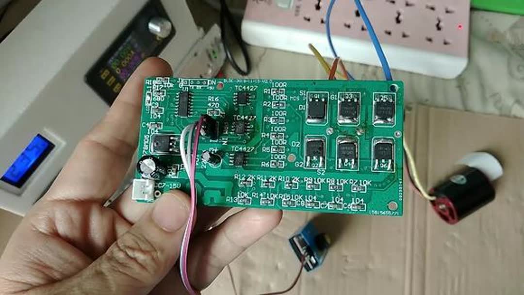 想学习无刷电机驱动原理,看这视频讲解并做实验,速度快到要起飞