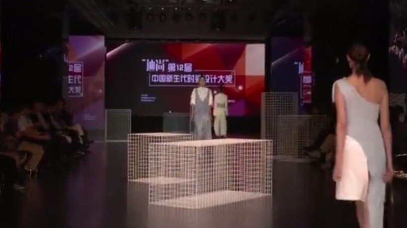 美女模特走秀,风格豪放,身材丰满,让人欲罢不能