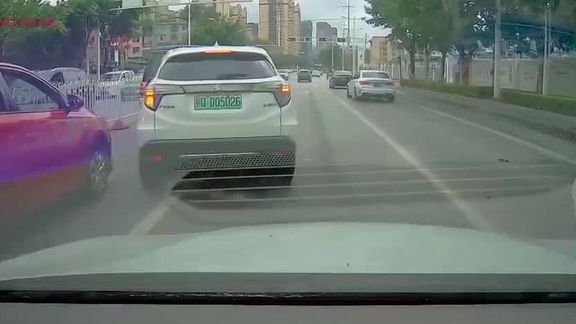 #行车记录仪 虽然你在摄像头下面无法拍到