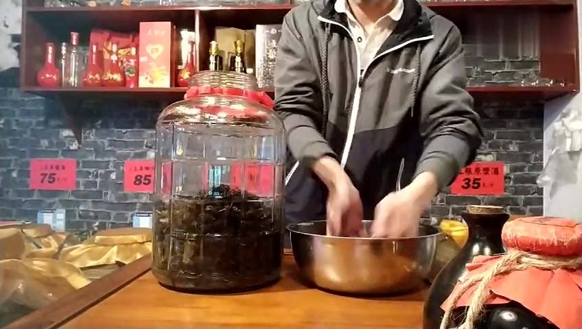 泡桑葚酒古法酿造