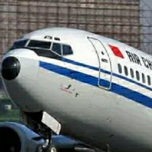 一只国航的波音737-300 