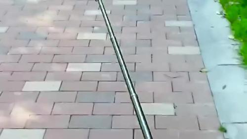 农村牛人发明多功能迷你钢笔鱼竿,在要是在野外,真是饿不着了!