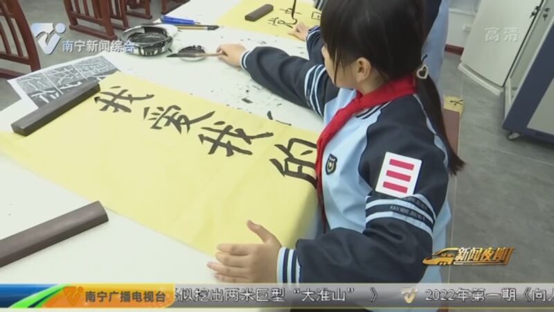 [新闻夜班]“双减”成两会焦点 政策落地需学校家长协同合作