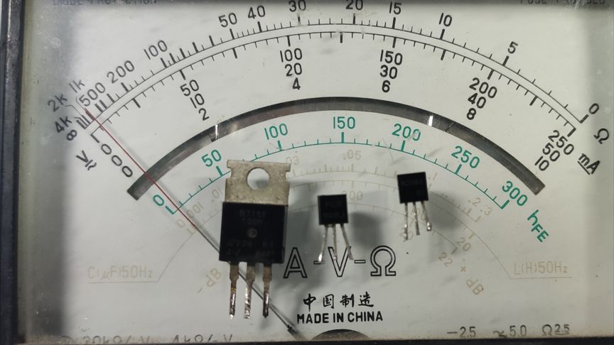 三个型号单向可控硅测量对比,结果完全不同,但这都是正常情况