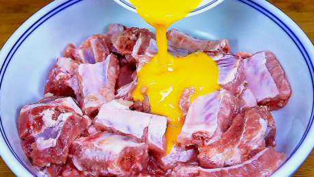 排骨别炖着吃了，教你一个好吃做法，3斤排骨不够吃，超过瘾！