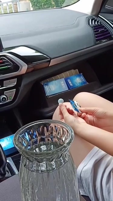 这就是一盒泡腾片玻璃水。