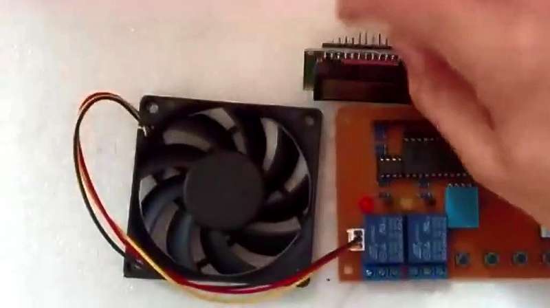 视频分享:基于51单片机的温湿度检测控制系统设计电子制作
