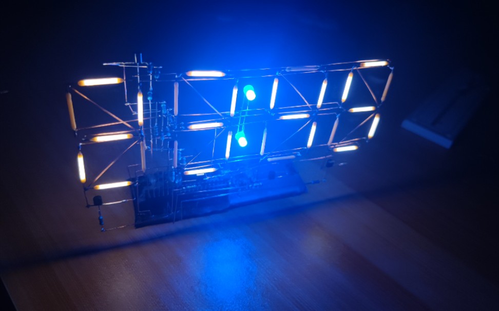 第一次尝试制作这种电路,略粗糙。数码管时钟