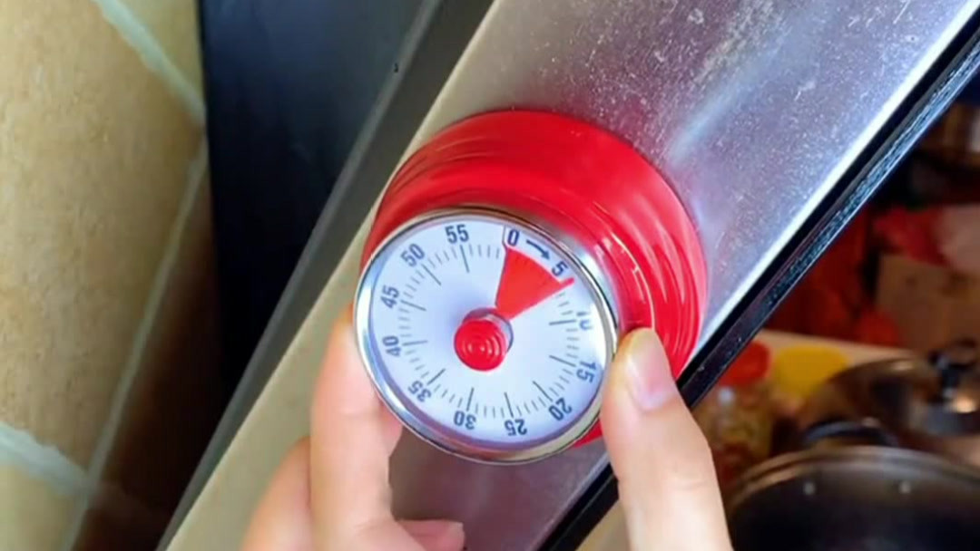 厨房定时器,可以安心做其他事,不用担心煮饭煮过头了,颜值很高