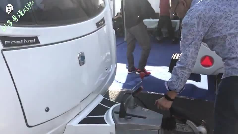上海车展英国原装进口拖挂房车,价格比肩自行式