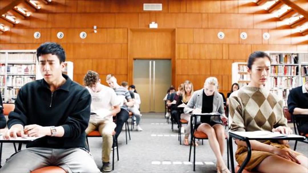 犯罪电影:两天才高中生跨国考试,利用超强记忆力作弊,谋取暴利