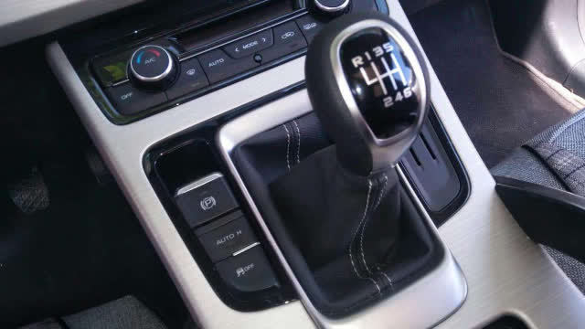 同一款车手动5挡和自动6挡有多大区别?得知实情,车主:买错车!