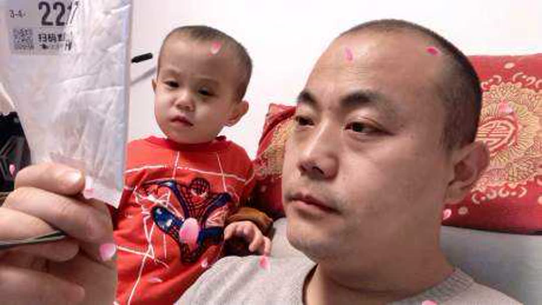 太奇葩了,拼多多买双鞋,收到的竟然不是鞋,媳妇一脸懵逼